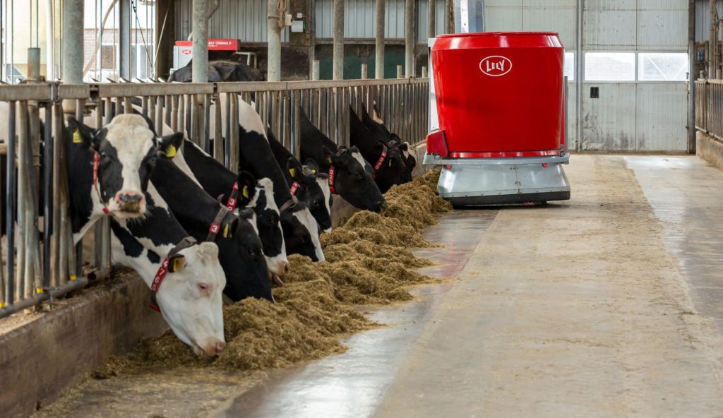 Robot Feeding Technology | NWF Agriculture | News